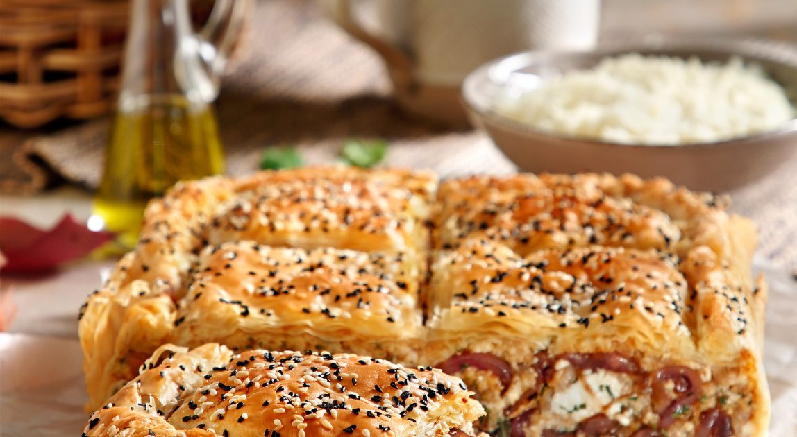 Πίτα με Καραμελωμένα Κρεμμύδια, Ανθότυρο & Δυόσμο - Χρυσή Ζύμη