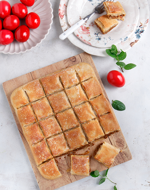 Minced Meat Pie with Oriental Spices - Χρυσή Ζύμη