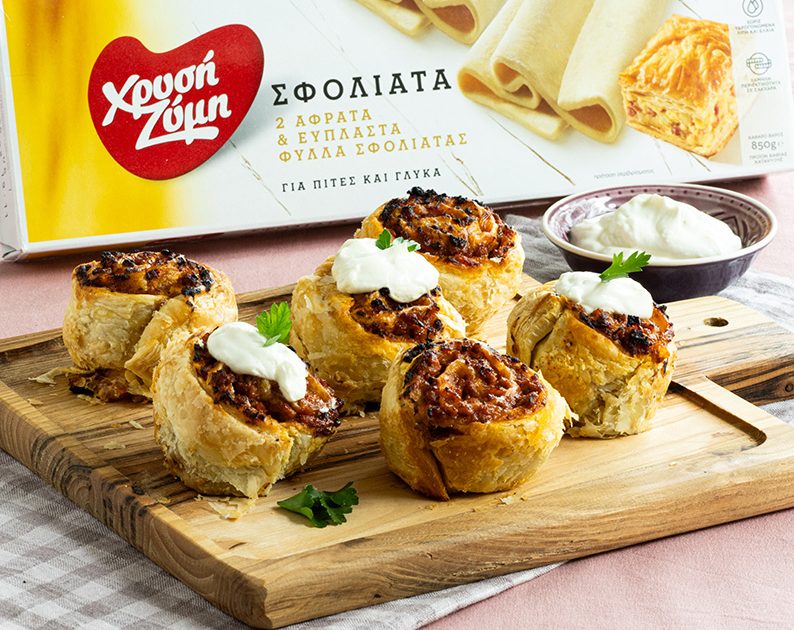Minced Meat Rolls with Puff Pastry and Yogurt Dip - Χρυσή Ζύμη